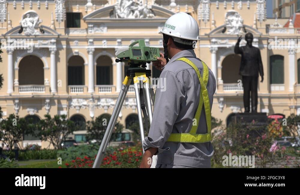 Engineer statue Stock Videos & Footage - HD and 4K Video Clips - Alamy