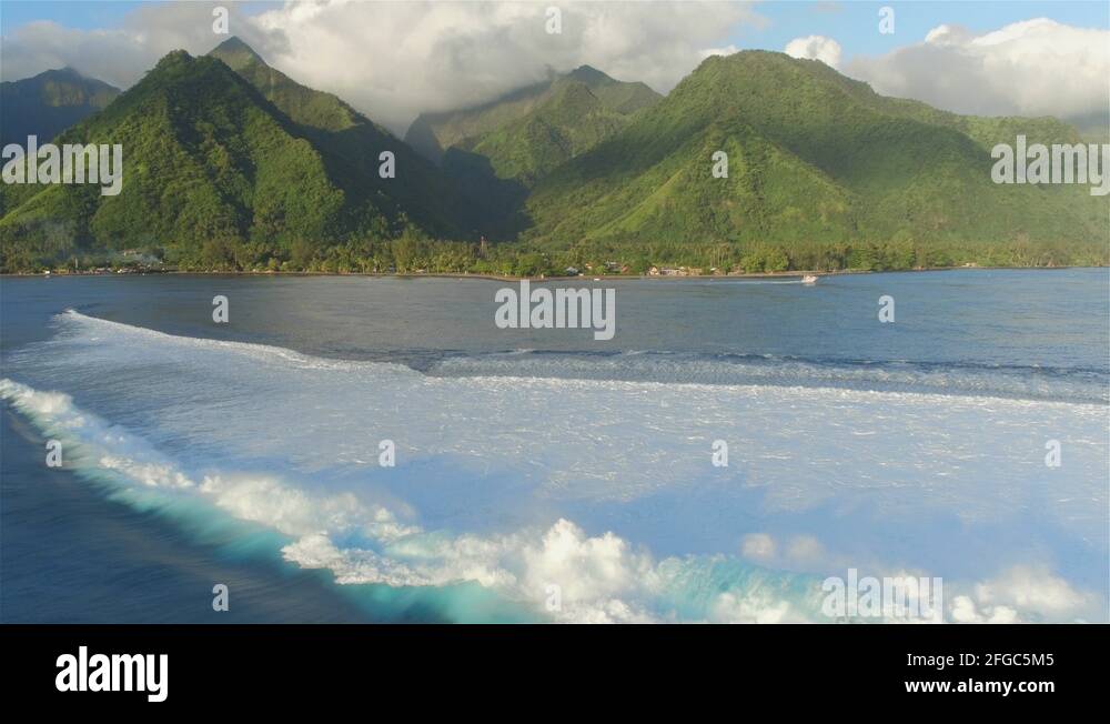Teahupoo wave Stock Videos & Footage - HD and 4K Video Clips - Alamy
