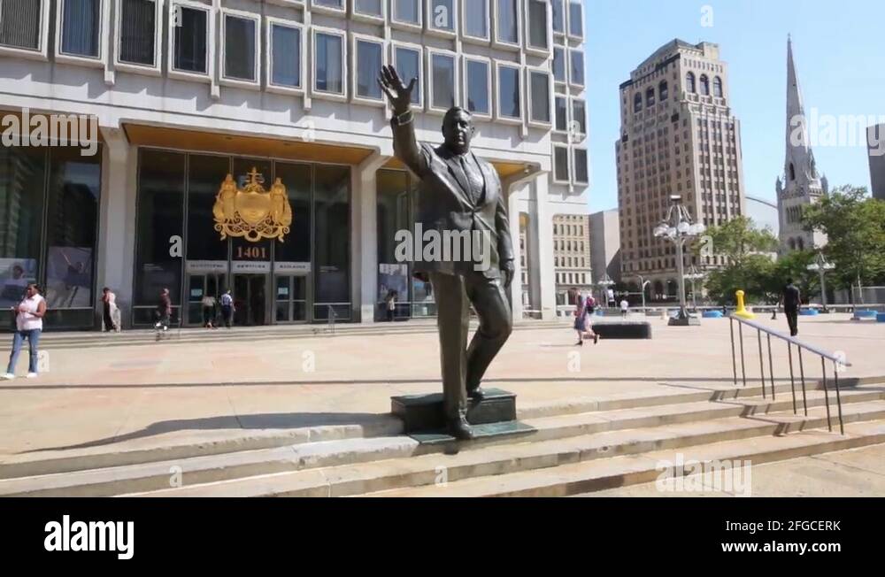 Frank rizzo statue Stock Videos & Footage - HD and 4K Video Clips - Alamy