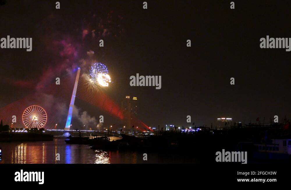 Wheel of fireworks Stock Videos & Footage - HD and 4K Video Clips - Alamy