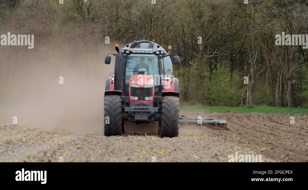 agriculture tractor manure injection with liquid manure trailer on ...