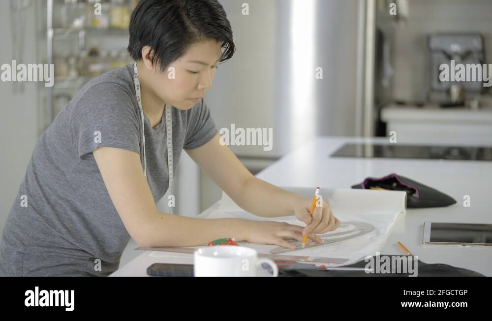 Tracing paper Stock Videos & Footage - HD and 4K Video Clips - Alamy