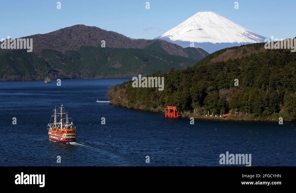 Lake Ashinoko with Mount Fuji behind, Fuji-Hakone-Izu National Park ...
