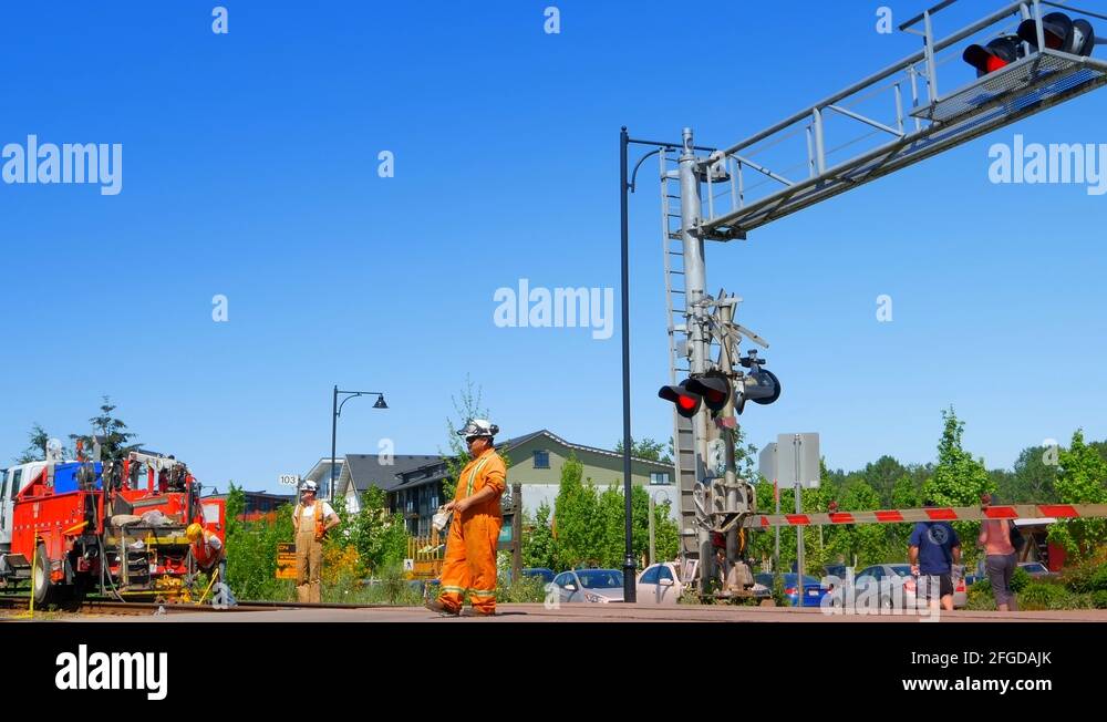 Railroad crossing warning lights Stock Videos & Footage - HD and 4K ...