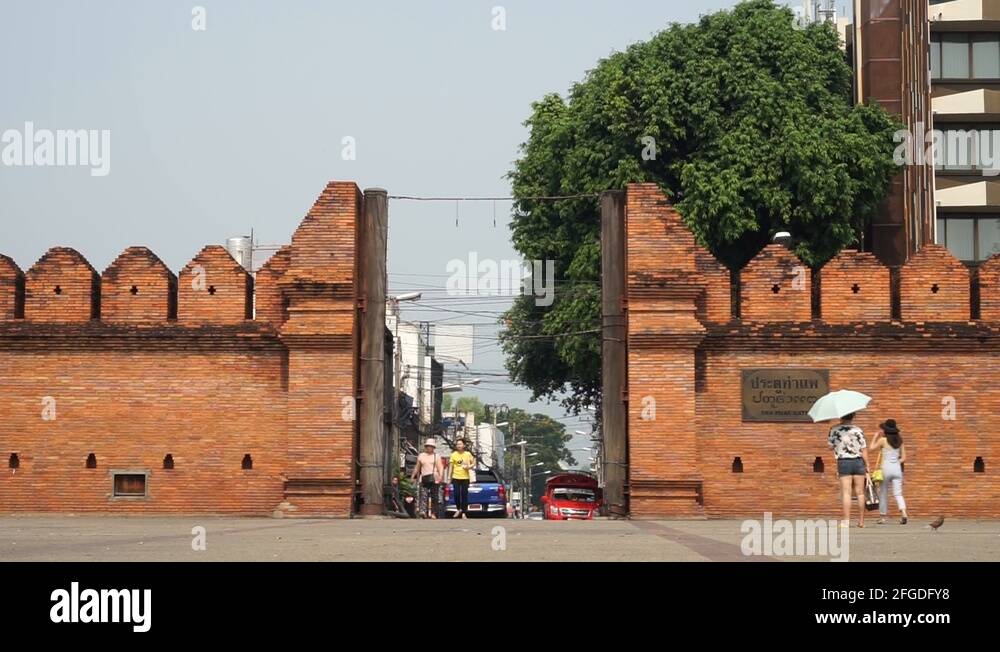 Pae gate chiang mai Stock Videos & Footage - HD and 4K Video Clips - Alamy
