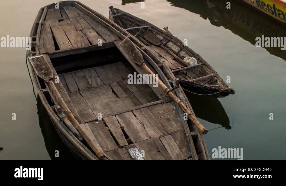 Ganges varanasi boat Stock Videos & Footage - HD and 4K Video Clips - Alamy
