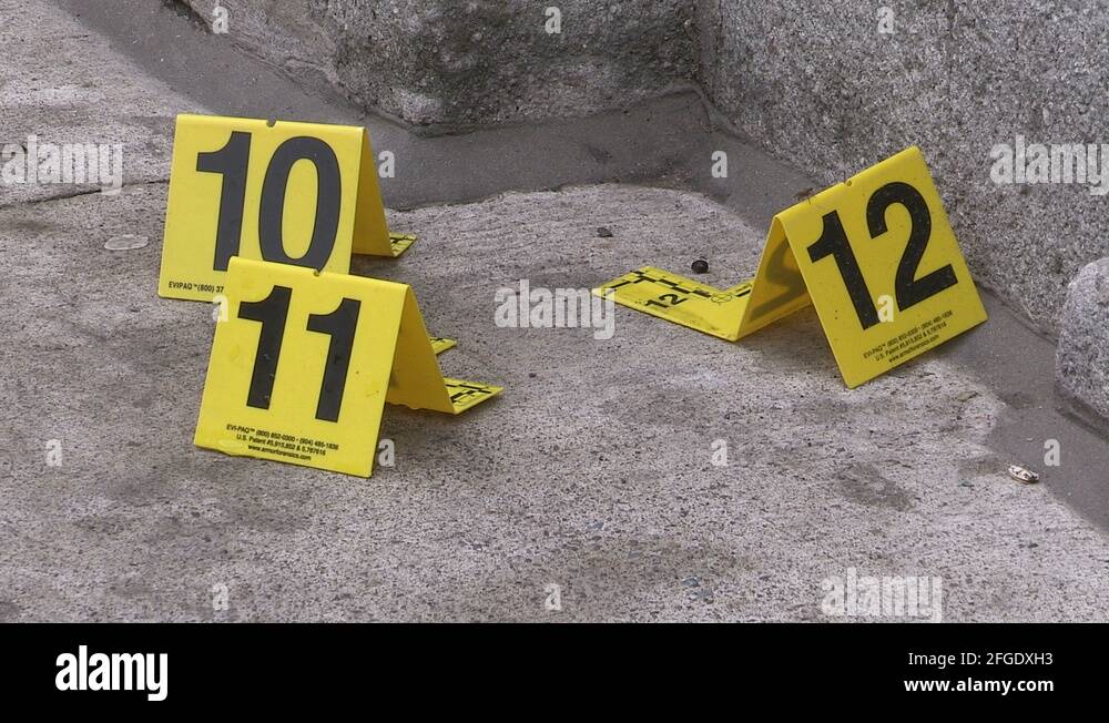 Police officers at shooting murder and crime scene in downtown Toronto ...