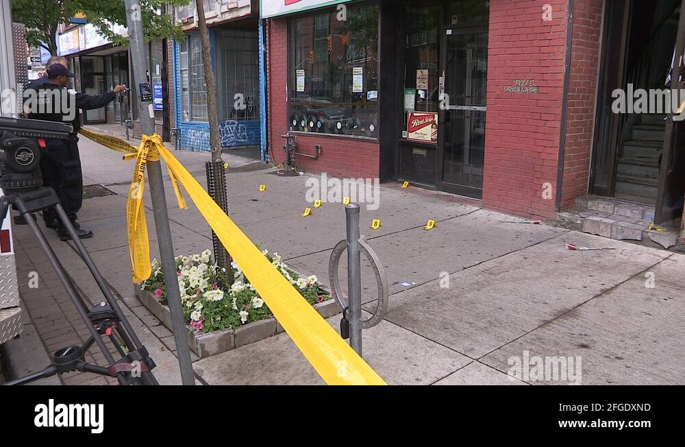 Police officers at shooting murder and crime scene in downtown Toronto ...