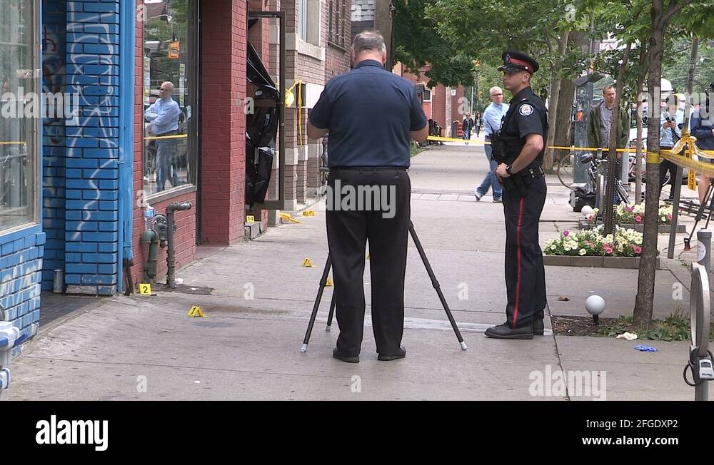 Police officers at shooting murder and crime scene in downtown Toronto ...