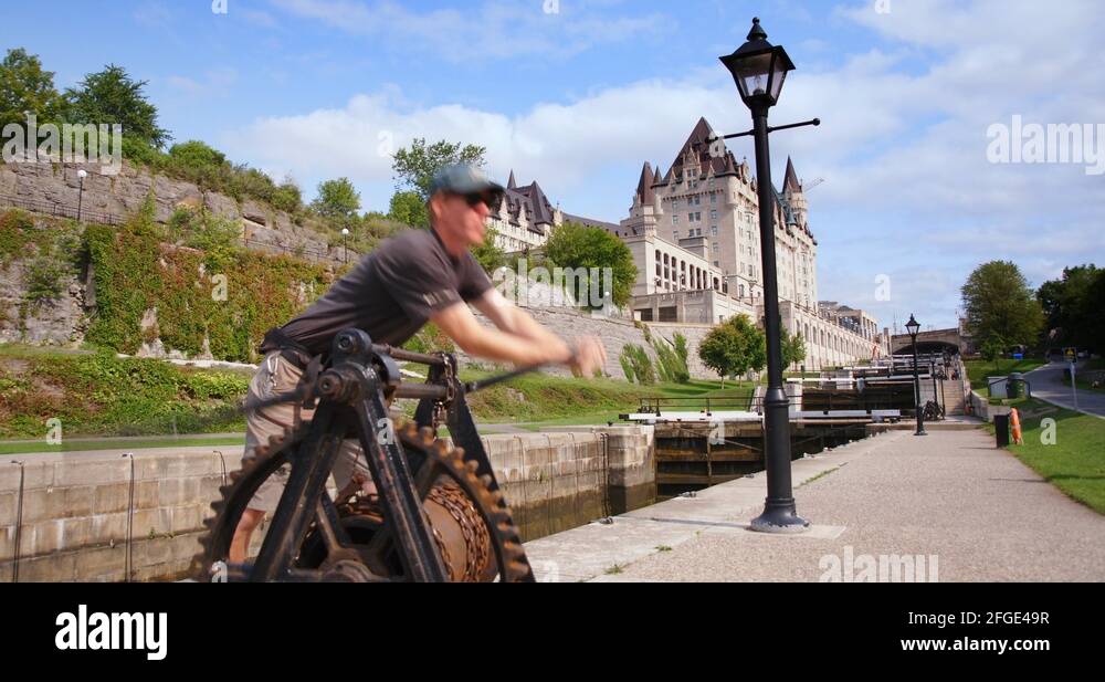 Man cranking Stock Videos & Footage - HD and 4K Video Clips - Alamy