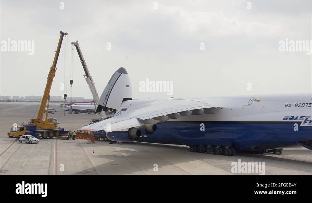 Nose loading Stock Videos & Footage - HD and 4K Video Clips - Alamy