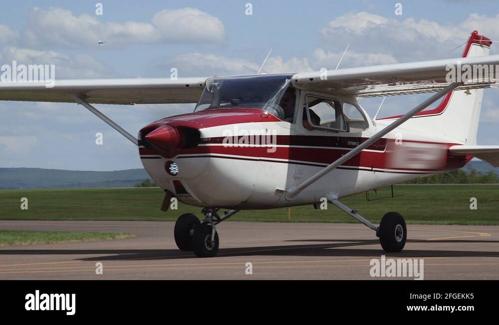 Red Cessna 172 Skyhawk II Airplane Takeoff Arriving at Airport Stock ...