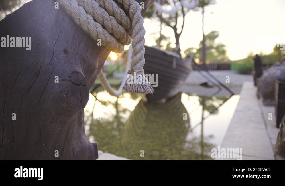 Rope pillar Stock Videos & Footage - HD and 4K Video Clips - Alamy