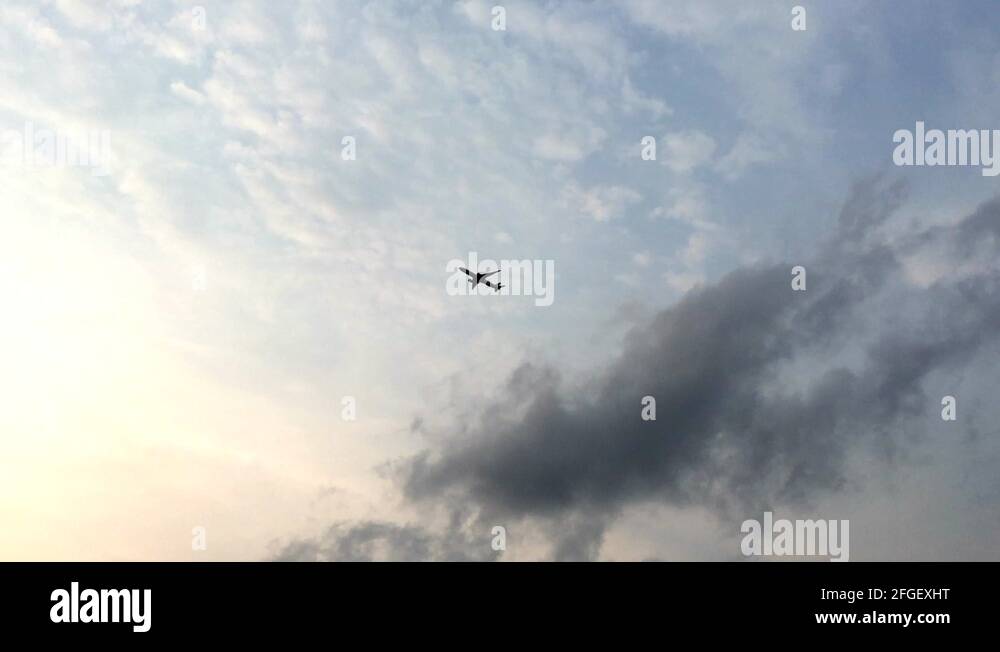 Aircraft flying in the sky Stock Videos & Footage - HD and 4K Video ...