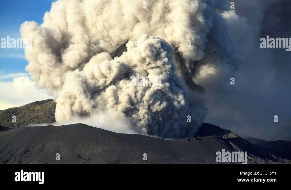 Smoke ring volcano Stock Videos & Footage - HD and 4K Video Clips - Alamy