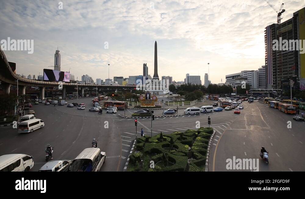 Rush hour station billboard Stock Videos & Footage - HD and 4K Video ...