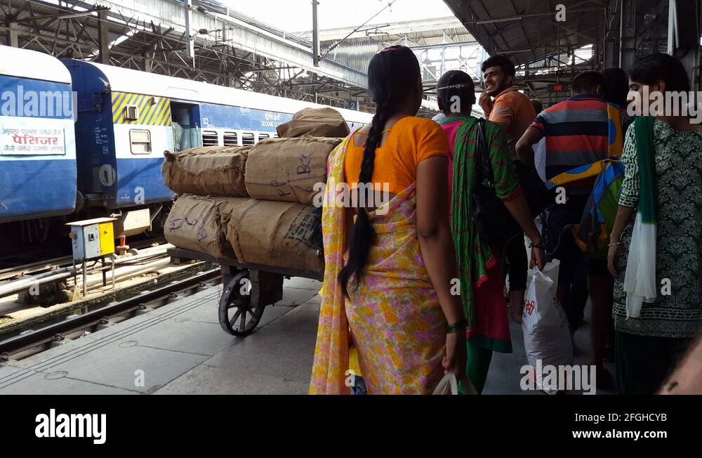 Parcels train Stock Videos & Footage - HD and 4K Video Clips - Alamy