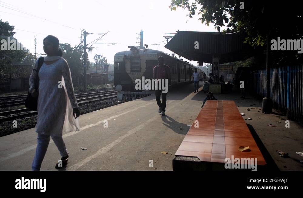 Indian train platform life Stock Videos & Footage - HD and 4K Video ...