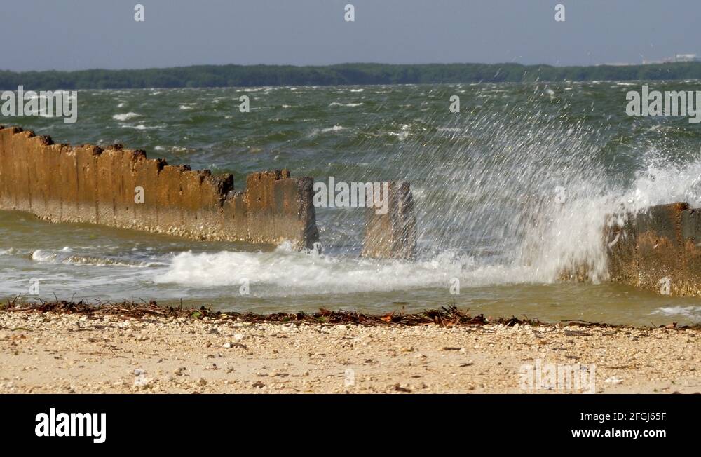 Concrete barrier Stock Videos & Footage - HD and 4K Video Clips - Alamy