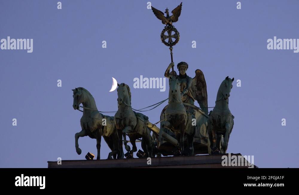 Quadriga statue brandenburg gate Stock Videos & Footage - HD and 4K ...