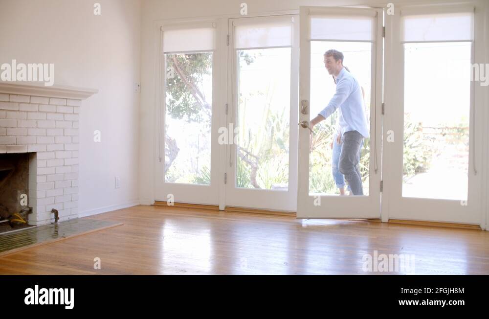 Explore at home Stock Videos & Footage - HD and 4K Video Clips - Alamy