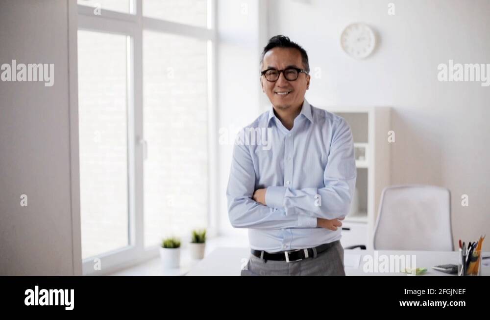 Office waving Stock Videos & Footage - HD and 4K Video Clips - Alamy