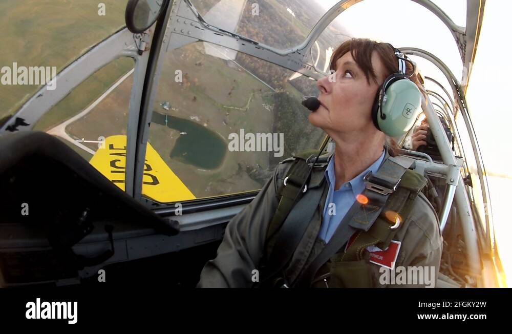 Woman pilot cockpit Stock Videos & Footage - HD and 4K Video Clips - Alamy