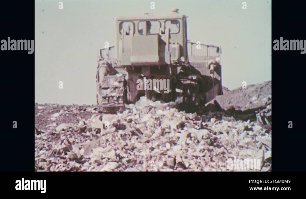 Trash vehicle Stock Videos & Footage - HD and 4K Video Clips - Alamy