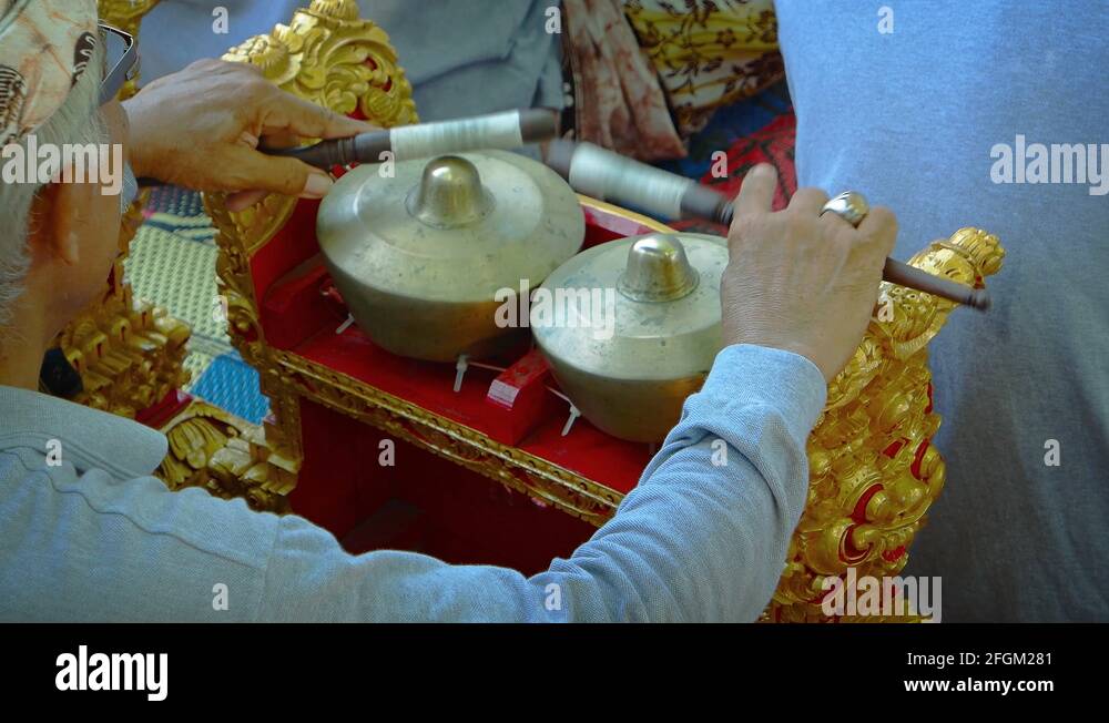Balinese gong Stock Videos & Footage - HD and 4K Video Clips - Alamy