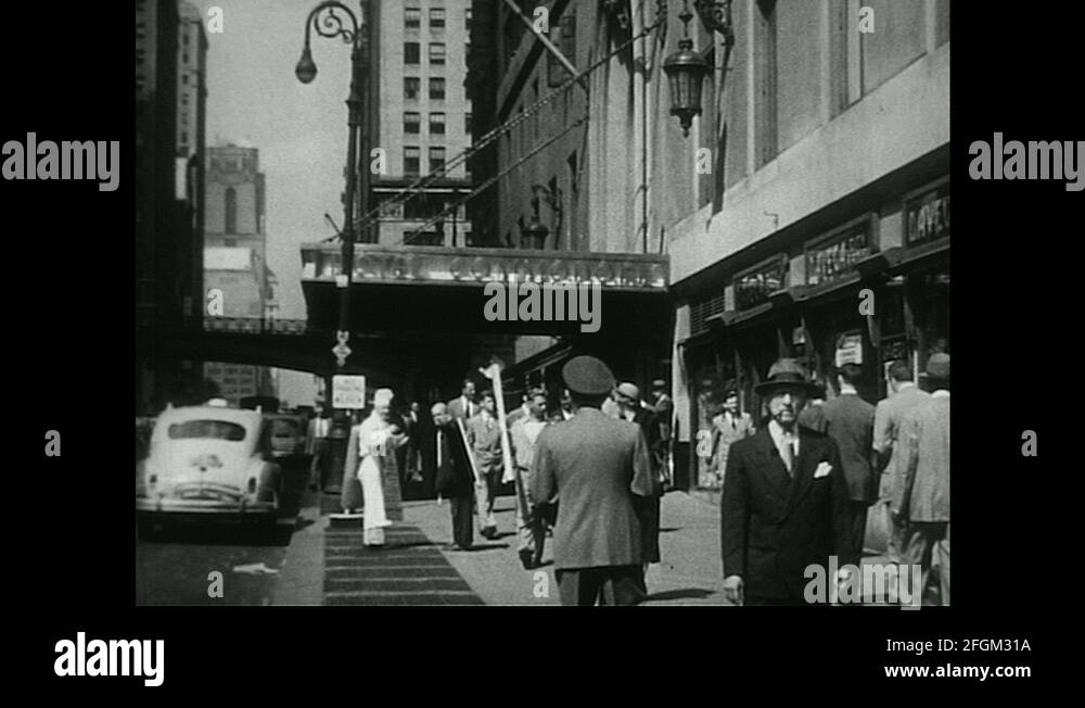 Female walking 1950s Stock Videos & Footage - HD and 4K Video Clips - Alamy