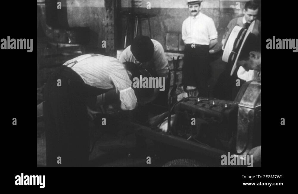 Workmen men at work Stock Videos & Footage - HD and 4K Video Clips - Alamy