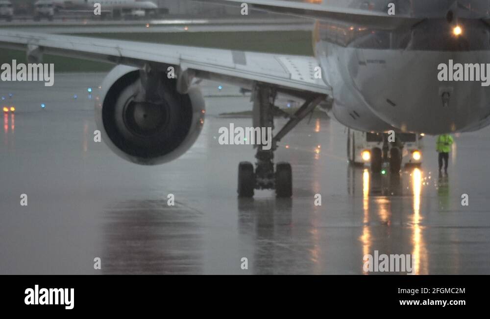 Jet airways crew Stock Videos & Footage - HD and 4K Video Clips - Alamy
