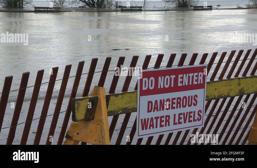 Dangerous rising water and flooding as lakes oceans and sea levels rise ...