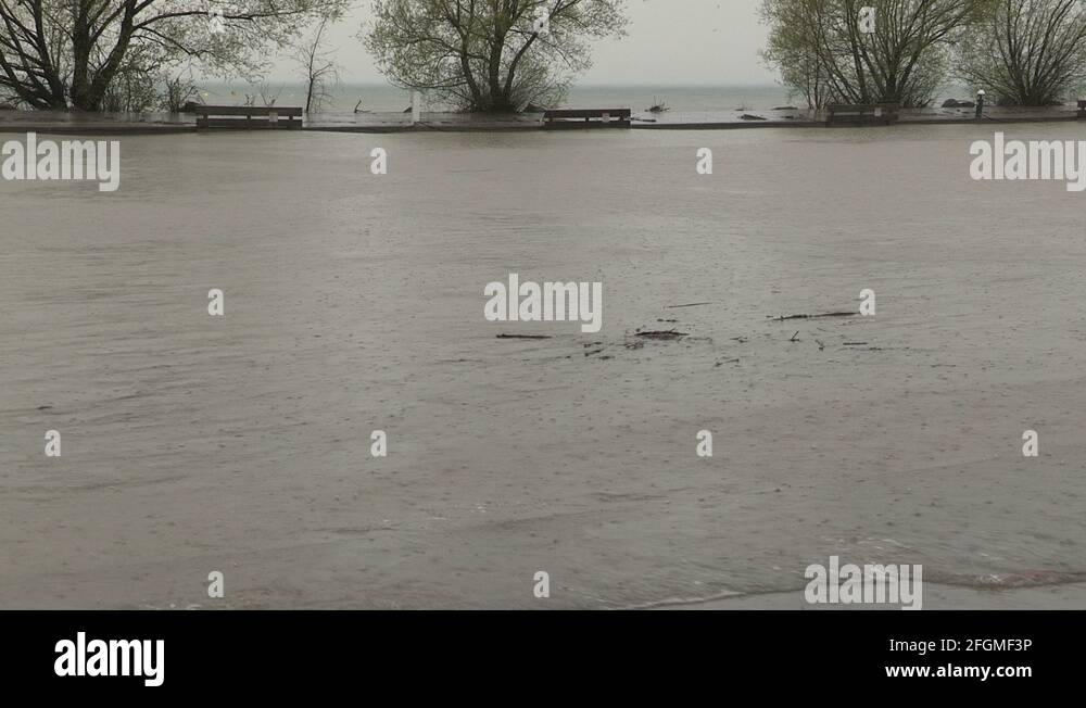 Dangerous rising water and flooding as lakes oceans and sea levels rise ...