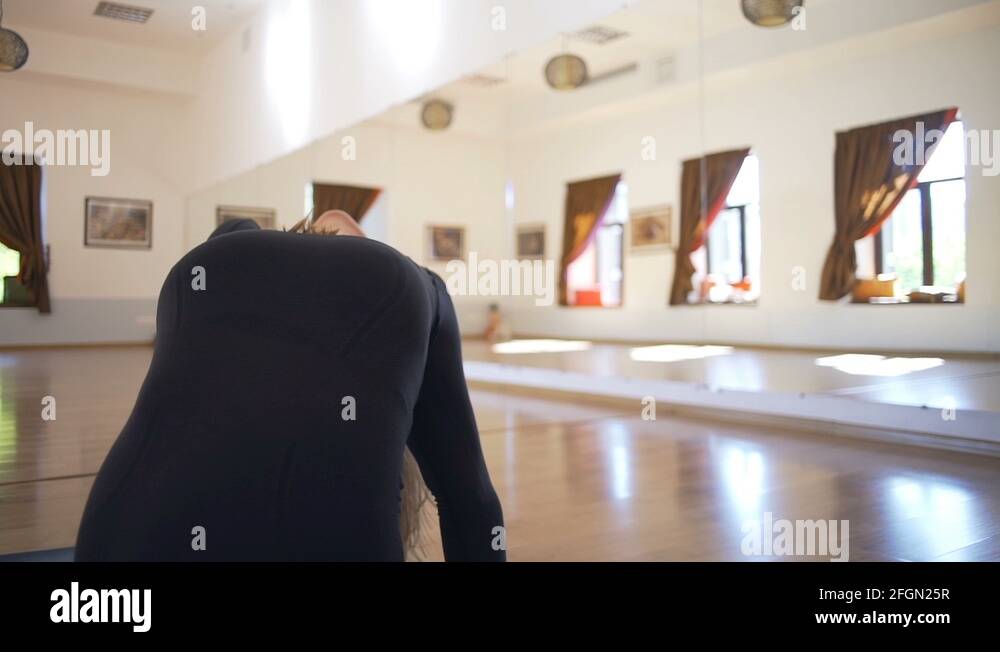 Leg twine Stock Videos & Footage - HD and 4K Video Clips - Alamy