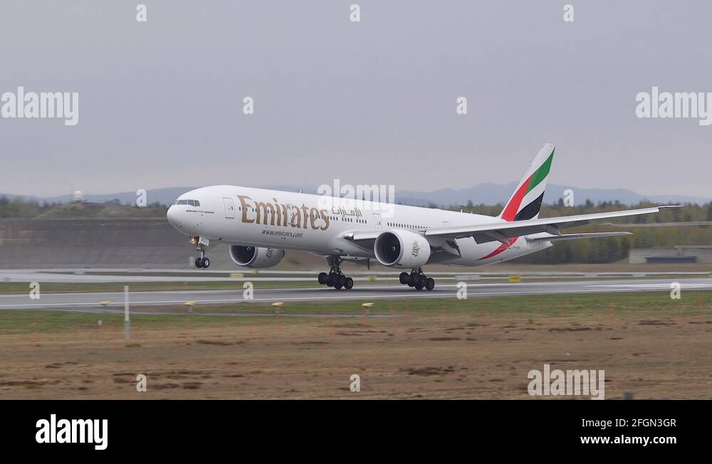 Emirates airlines huge boeing 777 landing wet runway reverse thrust ...