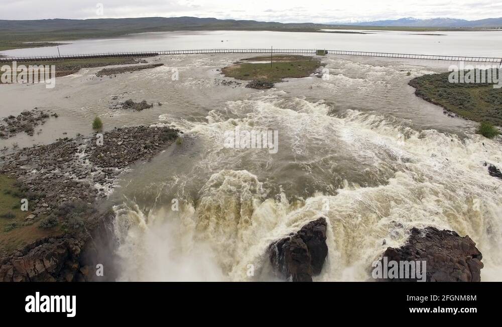 Overflow waterfall Stock Videos & Footage - HD and 4K Video Clips - Alamy
