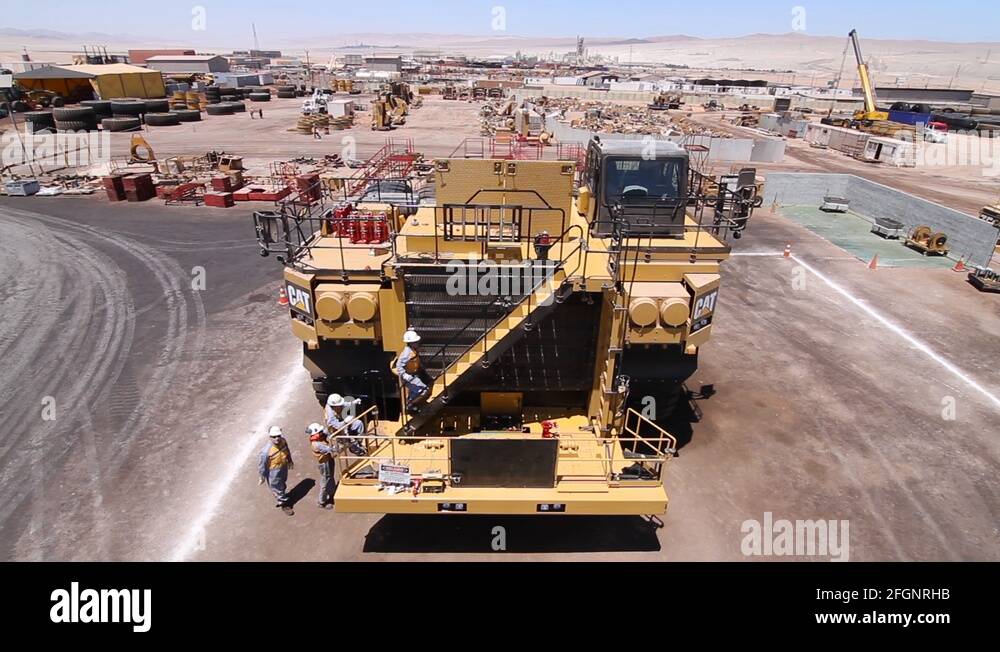 Mammoth construction Stock Videos & Footage - HD and 4K Video Clips - Alamy