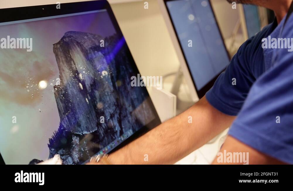Imac screen Stock Videos & Footage - HD and 4K Video Clips - Alamy