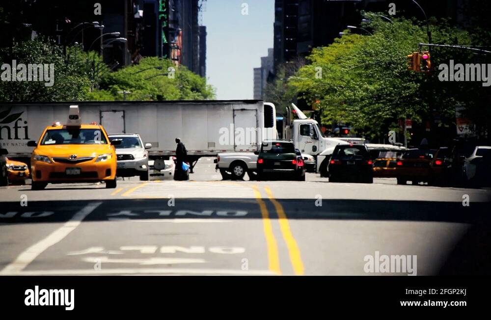 New York traffic at a busy Intersection midtown Manhattan New York, USA ...