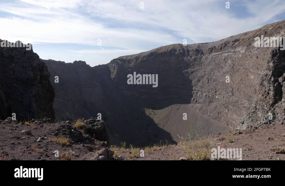 Vesuvius crater Stock Videos & Footage - HD and 4K Video Clips - Alamy