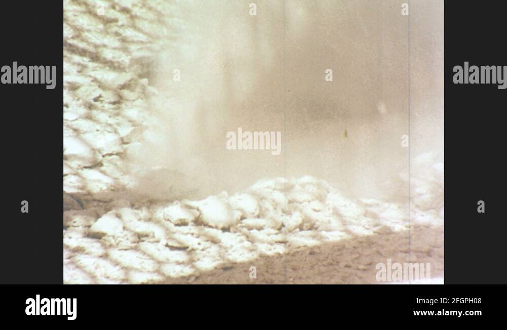 Falling pile driver Stock Videos & Footage - HD and 4K Video Clips - Alamy