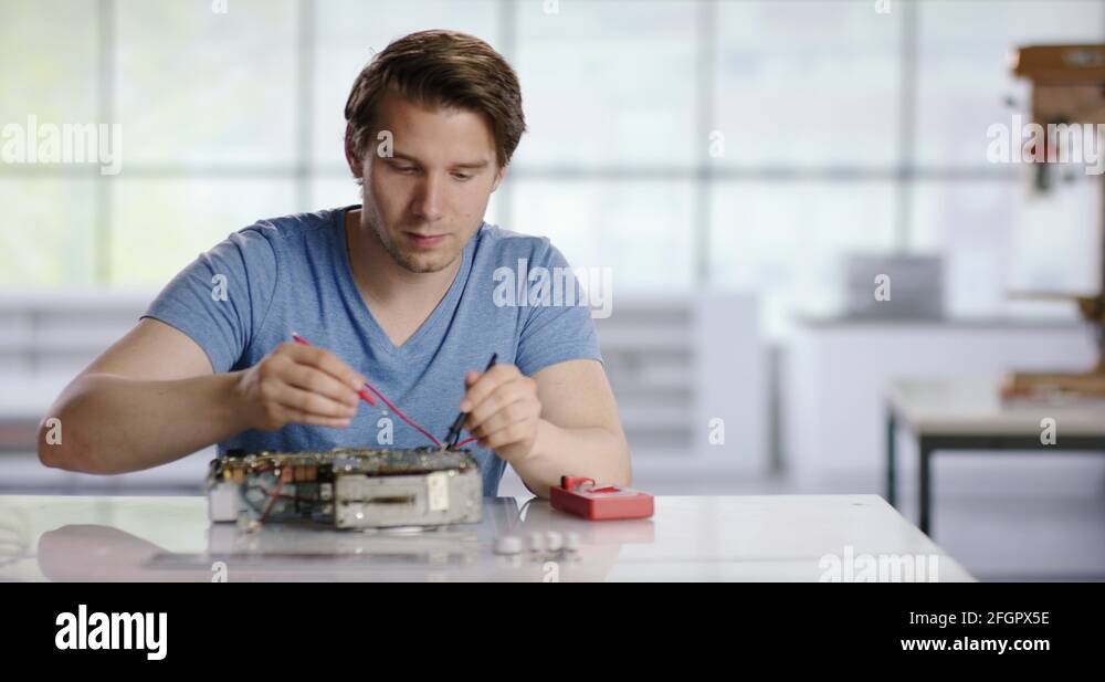 Solder points Stock Videos & Footage - HD and 4K Video Clips - Alamy