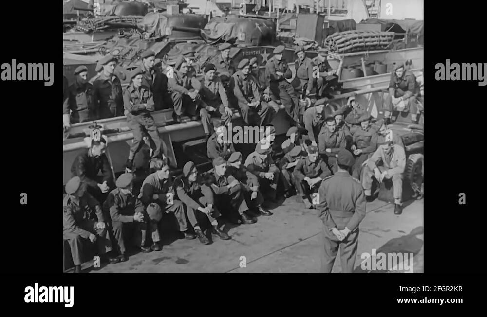 WW2 - Allied soldiers listen to officer Stock Video Footage - Alamy
