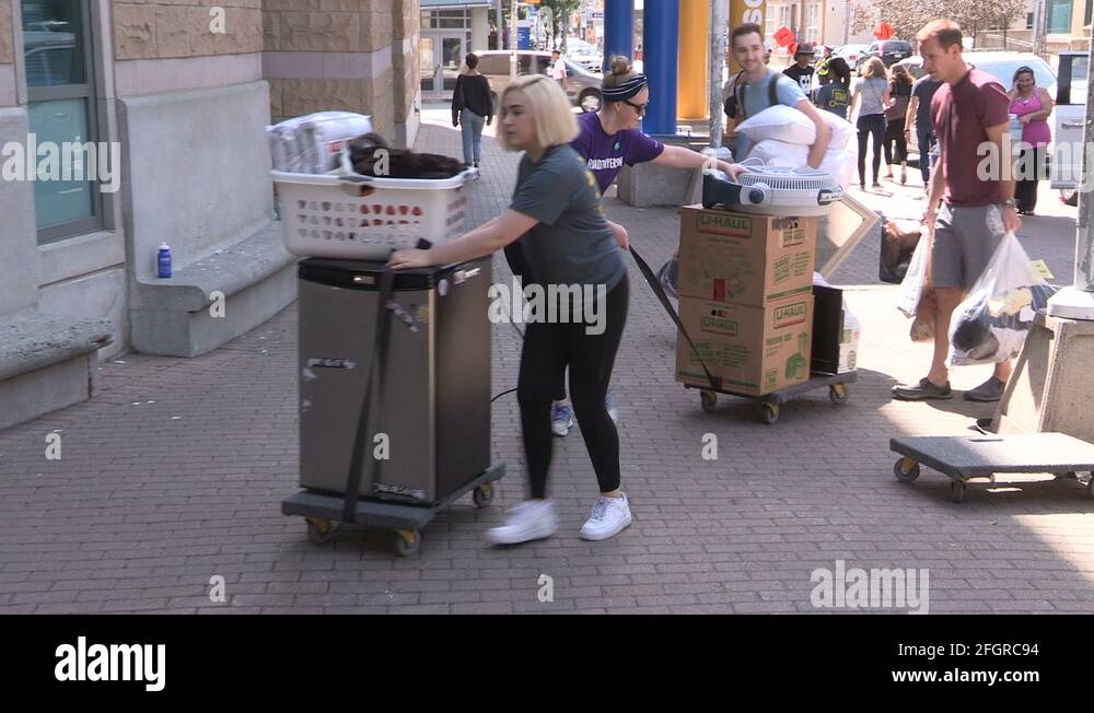 College and university students heading back to school moving in to ...