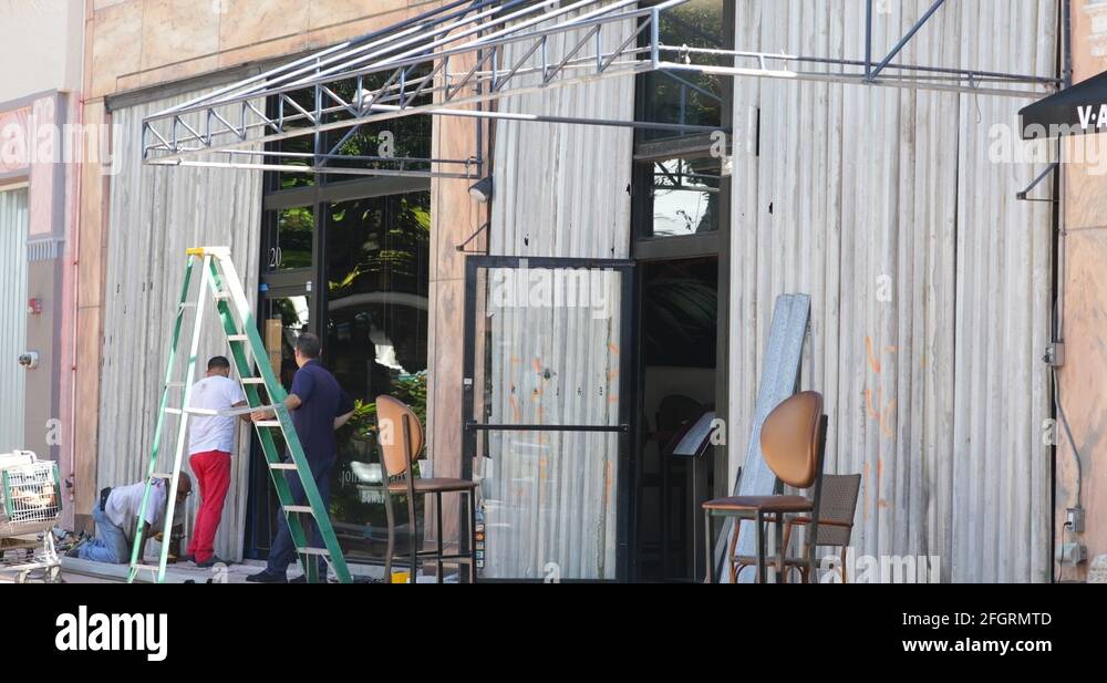 Stores on the road Stock Videos & Footage - HD and 4K Video Clips - Alamy