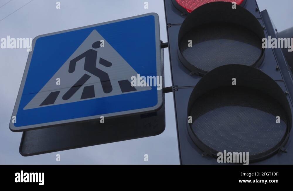Ungraded: Traffic Light With Pedestrian Crossing Sign Changing Colors ...