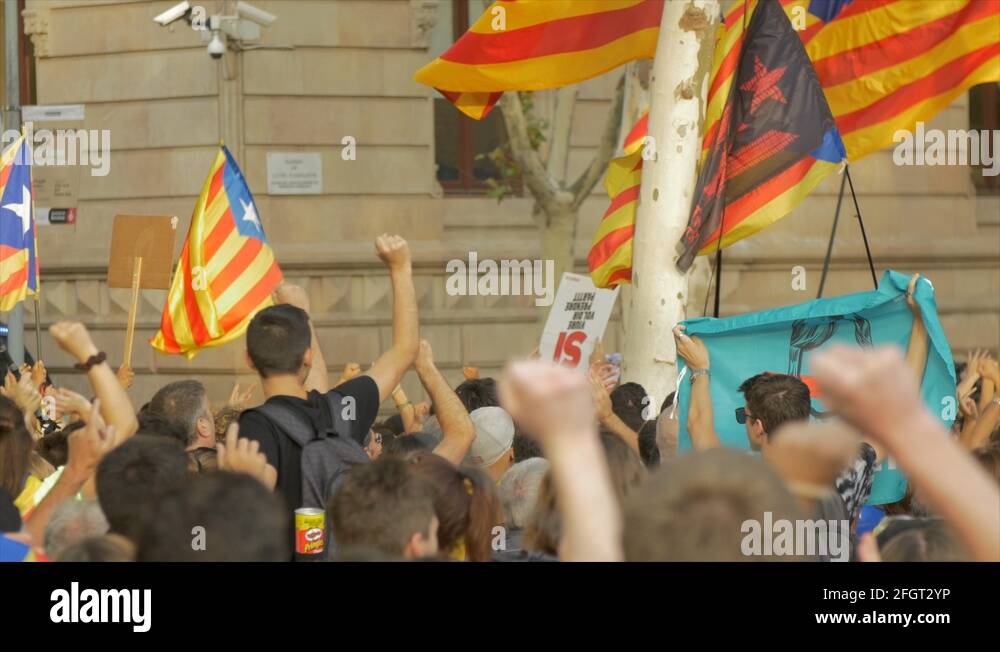 Spanish crowd Stock Videos & Footage - HD and 4K Video Clips - Alamy