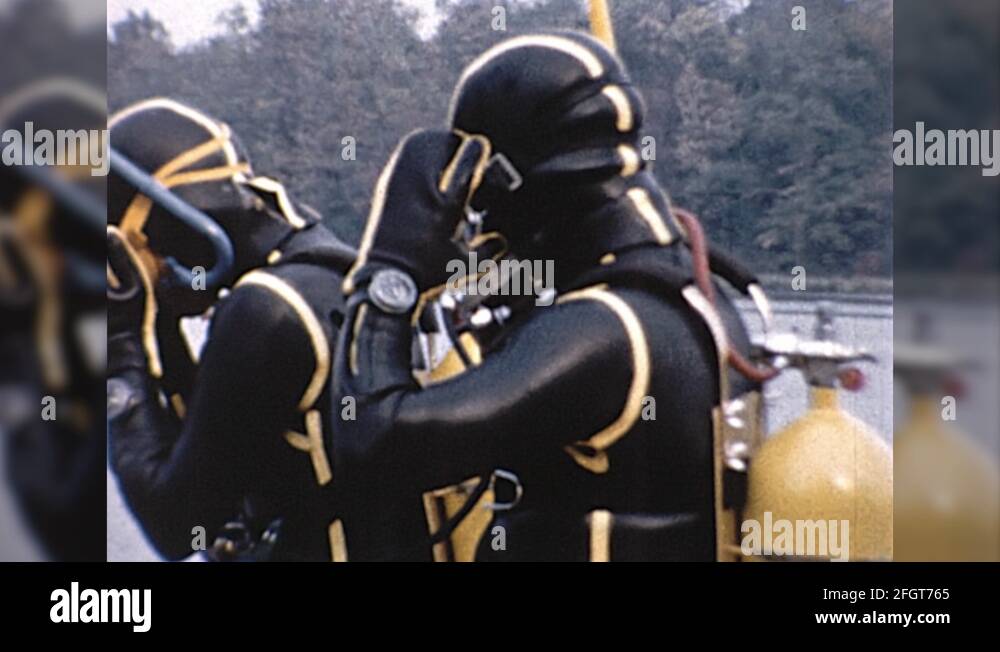 Vintage scuba divers Stock Videos & Footage - HD and 4K Video Clips - Alamy