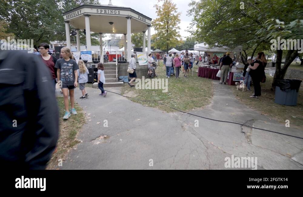 Rural retail park Stock Videos & Footage - HD and 4K Video Clips - Alamy